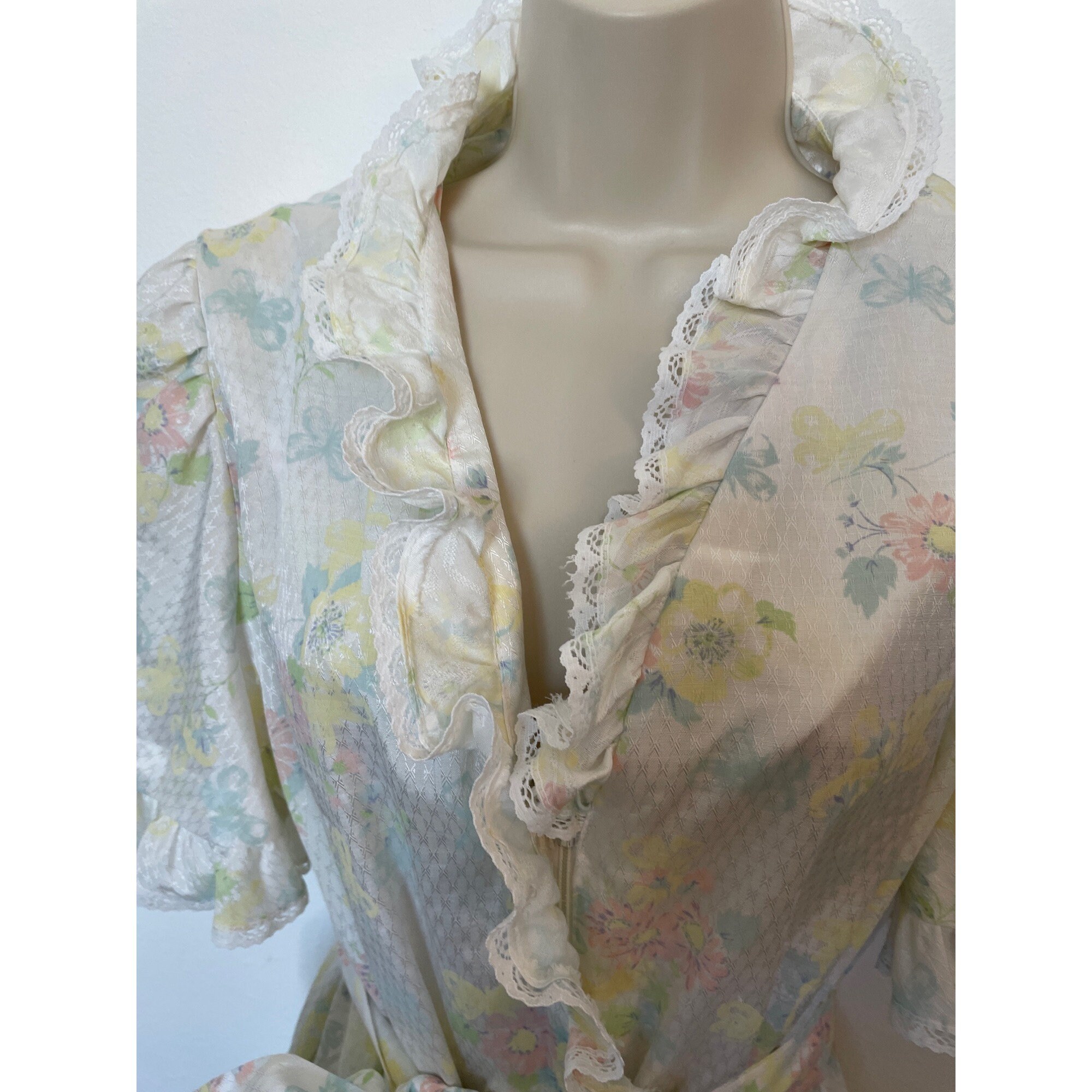 Vintage 80s Twilight White Floral Robe Ruffle Lace Trim Belt USA Full ...
