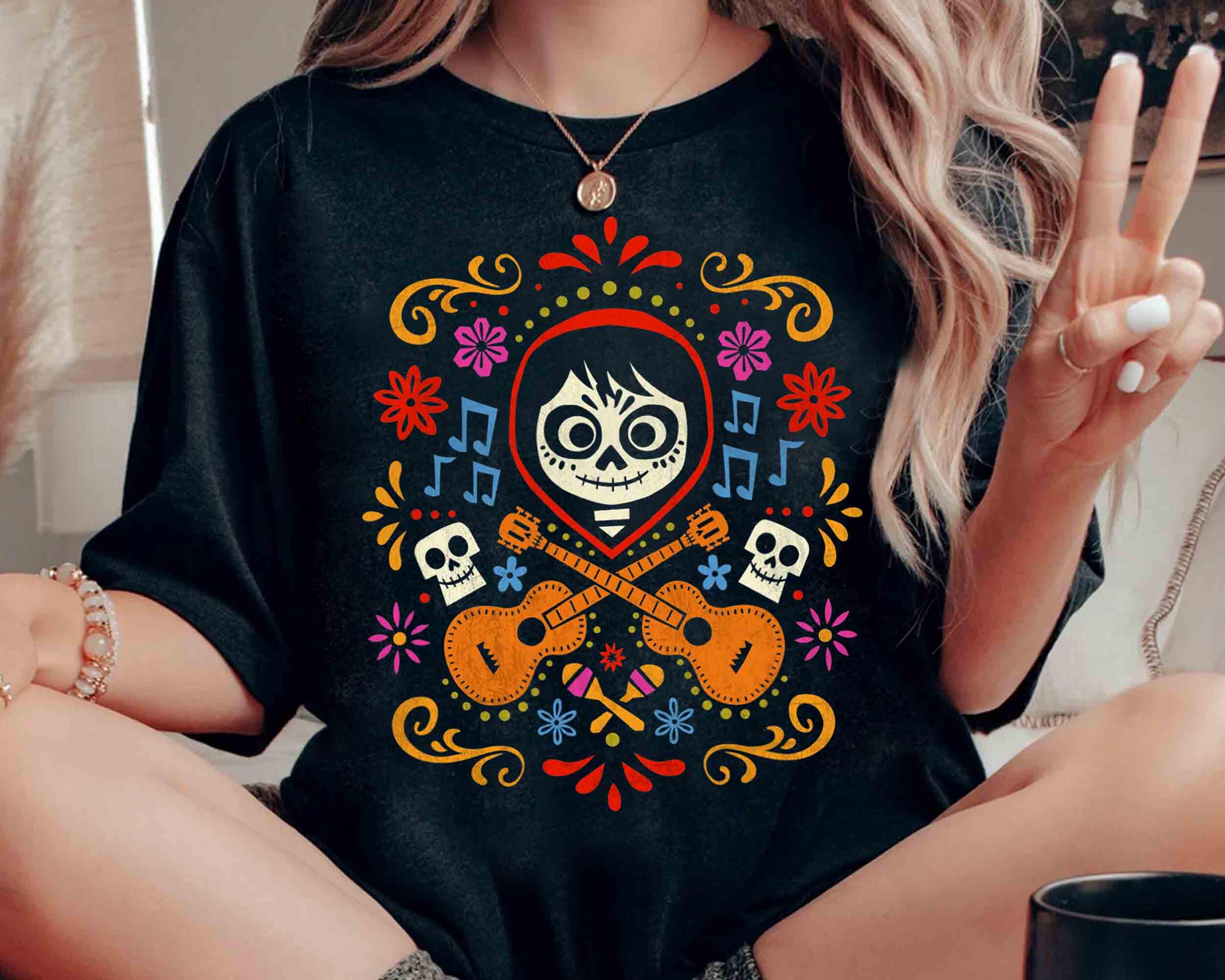 Disney Pixar Coco Skeleton Musical Miguel T-shirt, Un Poco Loco, Coco ...