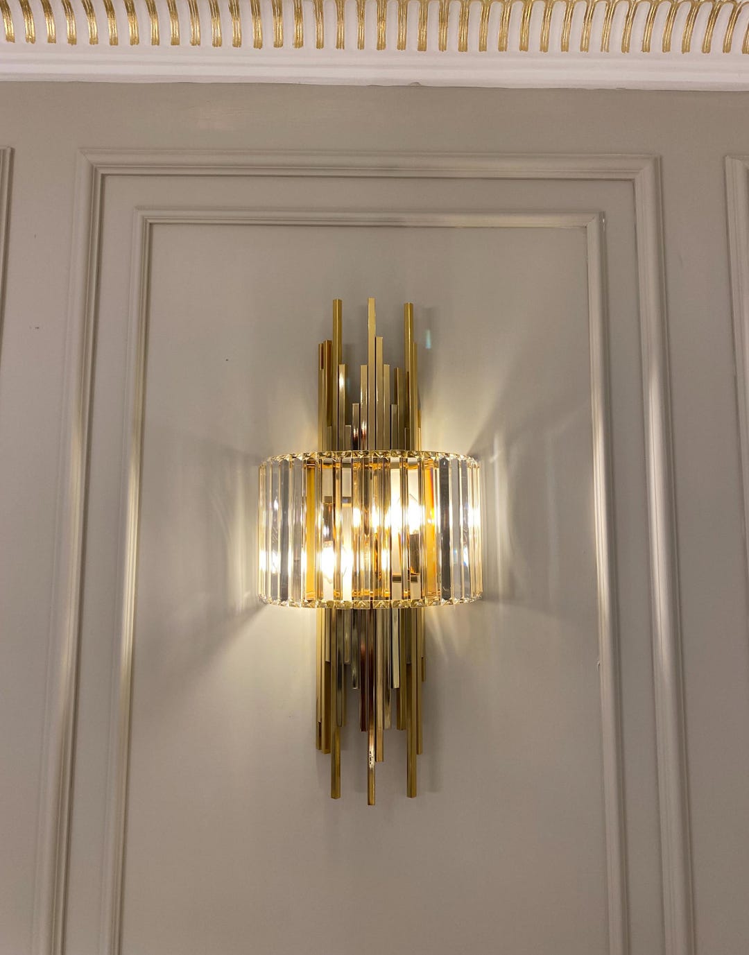Avant-garde Sconce - Modern Wall Light Fixture With Metal Profile ...
