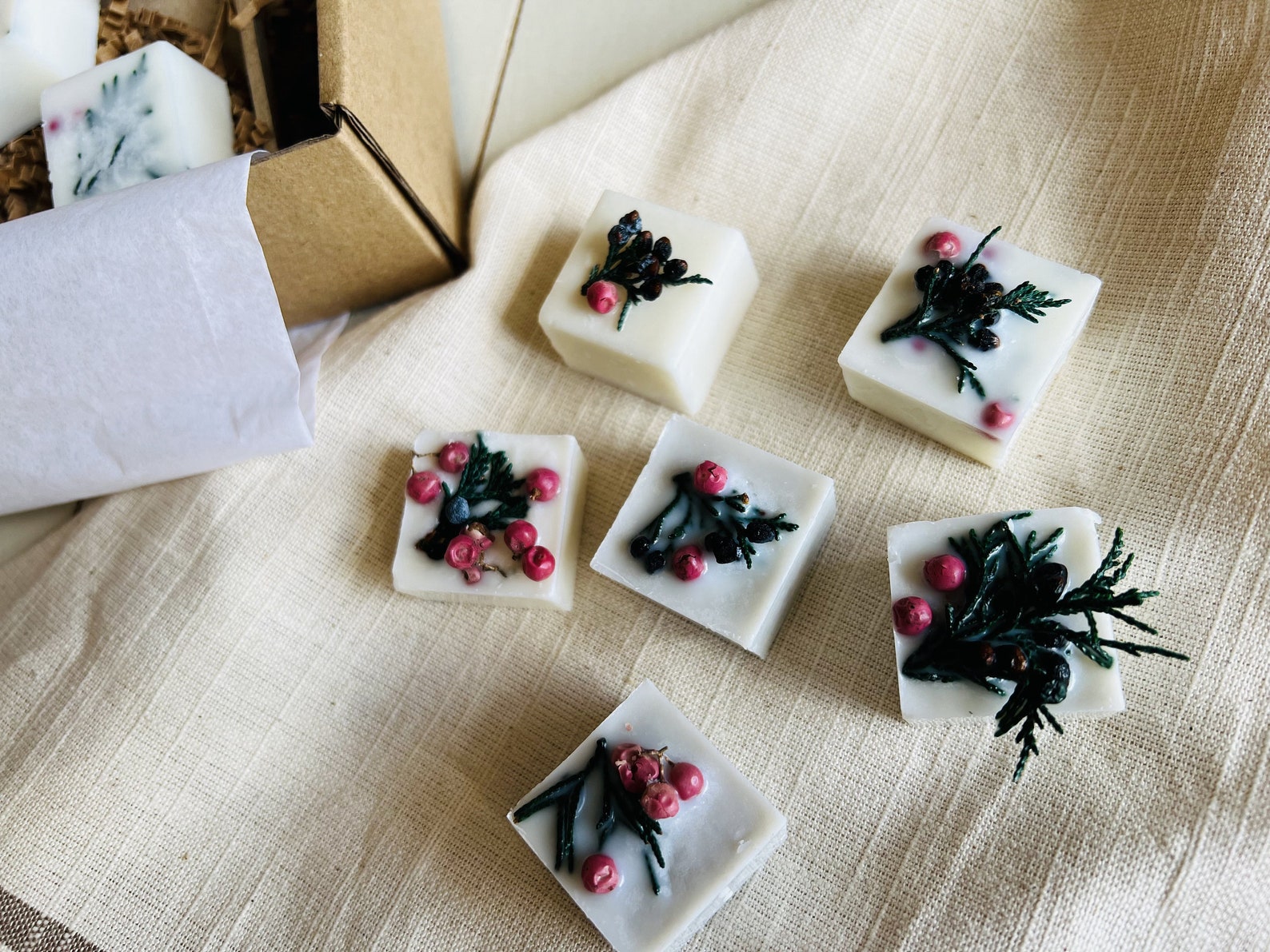 Fraser Fir Wax Melts With Green and Red Berry botanical Wax - Etsy