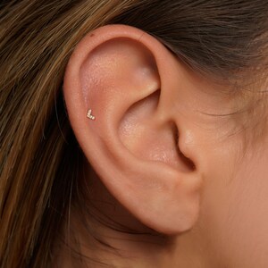 20G/18G/16G Cz V-shape Push Pin Labret • Threadless Flat Back Earring ...