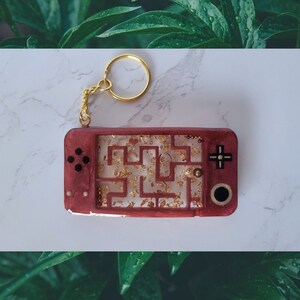Gameboy Maze Keychain, Maze Keychain, Puzzle Maze, Resin Keychain - Etsy