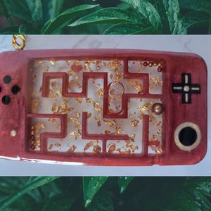 Gameboy Maze Keychain, Maze Keychain, Puzzle Maze, Resin Keychain - Etsy