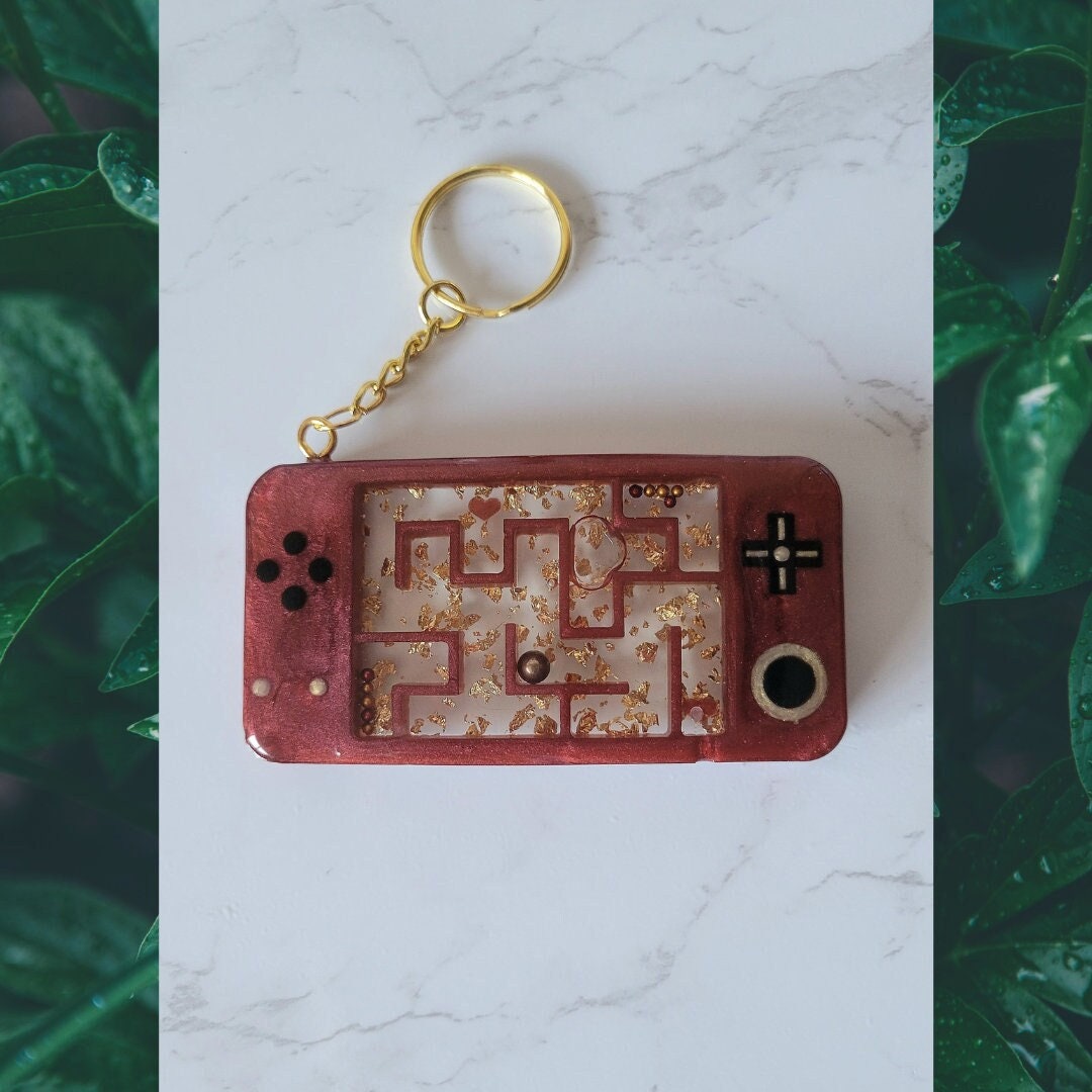Gameboy Maze Keychain, Maze Keychain, Puzzle Maze, Resin Keychain - Etsy