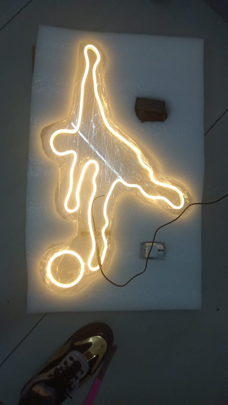 Soccer Player - LED Neon Sign, Footballer Sport Led Neon Sign Decor for ...