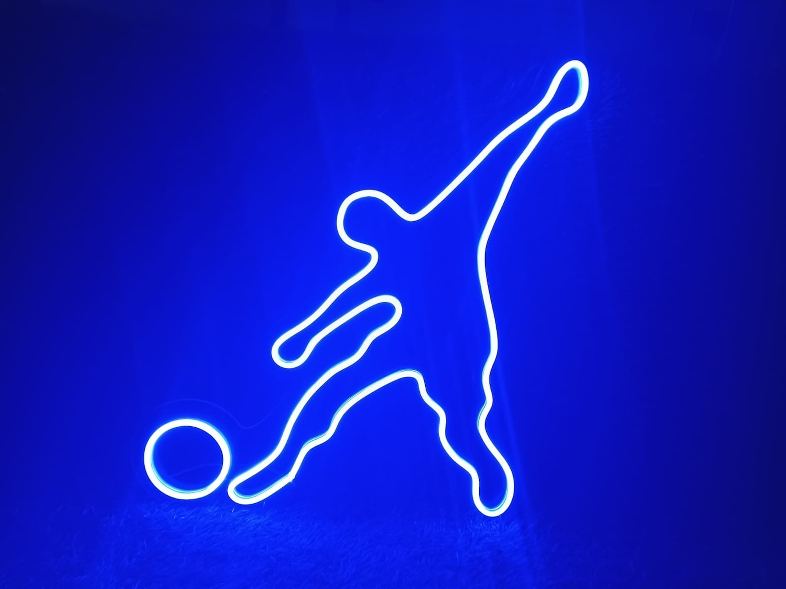 Soccer Player - LED Neon Sign, Footballer Sport Led Neon Sign Decor for ...