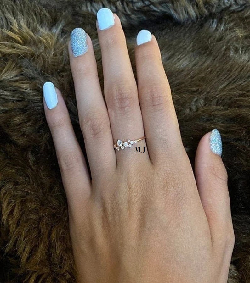 Round Diamond Iconic Cluster Ring/ Dainty Diamond Cluster - Etsy