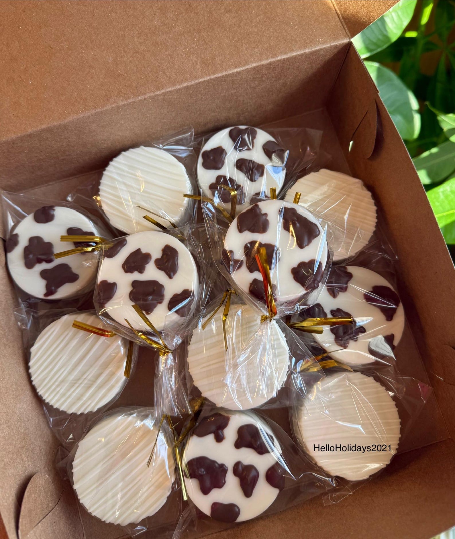 1 Dozen Cow Print/vanilla White Chocolate Drizzled Oreos- Mix of Spots ...