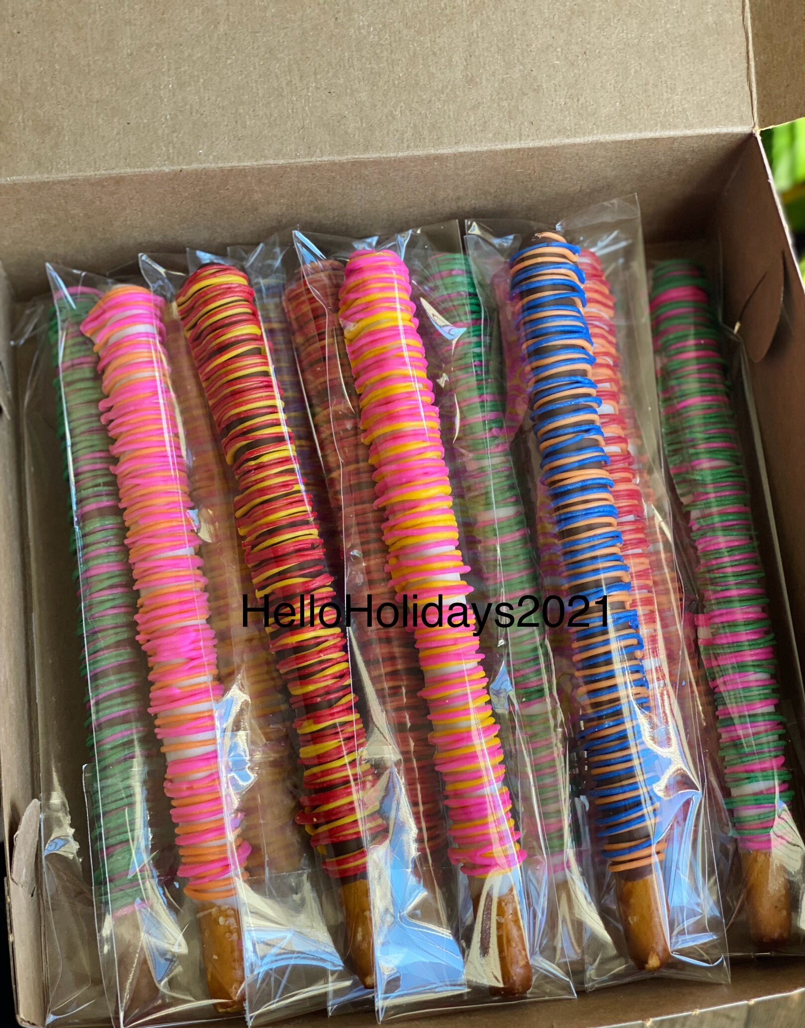1 Dozen Palette Designed Oreos and 1 Dozen Chocolate Covered Pretzels ...
