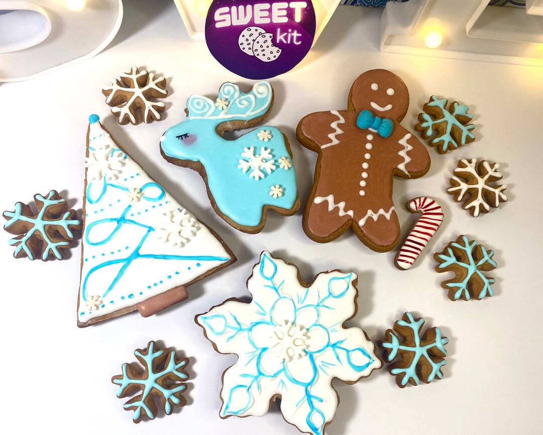 Elegant Christmas Cookie Set (12 Pc) | 8 Snowflakes, Deer, Tree ...
