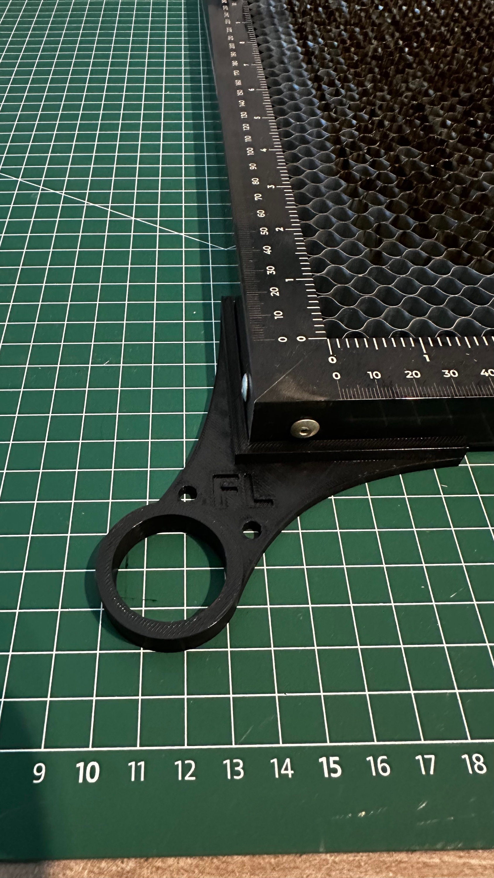 EXTENDED(!) Honeycomb Center Jigs for Xtool D1(pro) [3D Printable Files ...