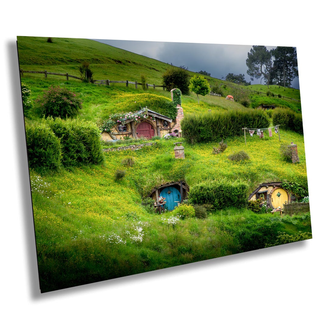 Hobbiton Village Hill Canvas, Iconic Hobbit Holes Greenery Landscape ...