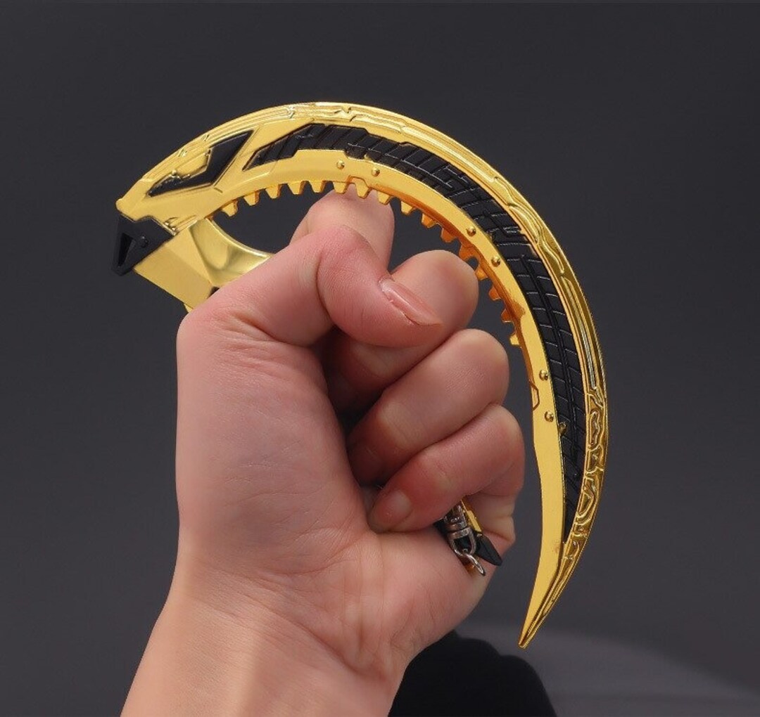 Apex Legends Heirloom Weapons Seer Fist Sickle Keychain 1:1 Metal Alloy ...