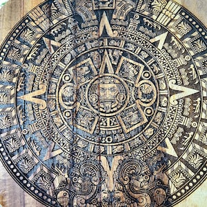 Tabla de charcutería con calendario azteca: Bandeja de servir de madera ...