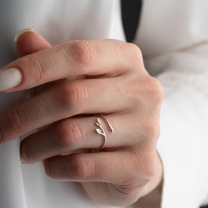 Chic Adjustable Olive Branch Ring With Green Gemstone, Nature Inspired ...