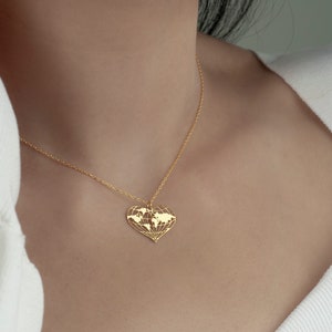 14K Gold Heart Shaped World Map Necklace, Explore Necklace, Adventure ...