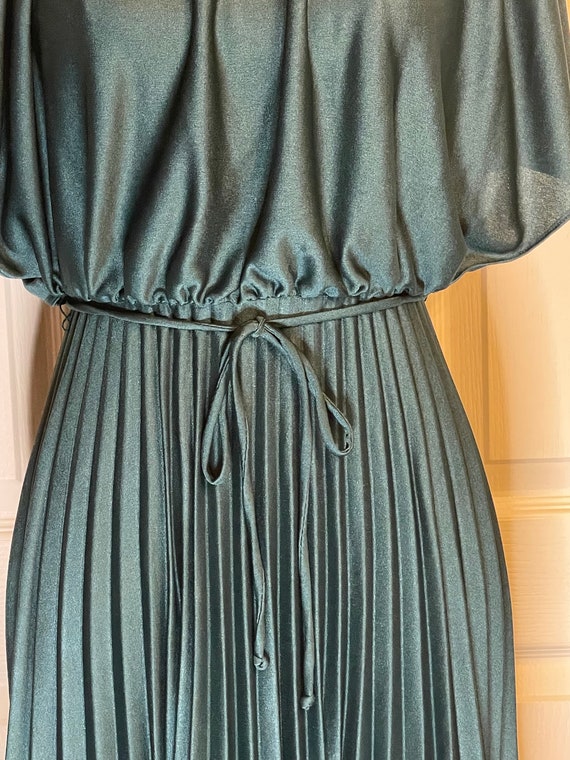 Vintage Emerald “Dancing Queen” Pleated Floor-Length … - Gem