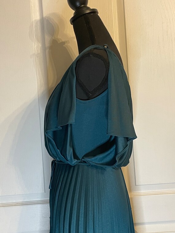 Vintage Emerald “Dancing Queen” Pleated Floor-Length … - Gem