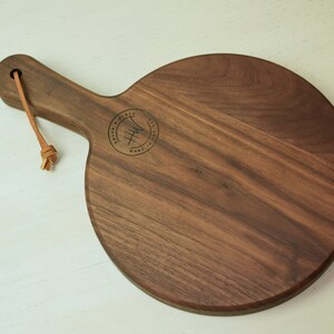 Small Round Cutting Board With Handle - Etsy