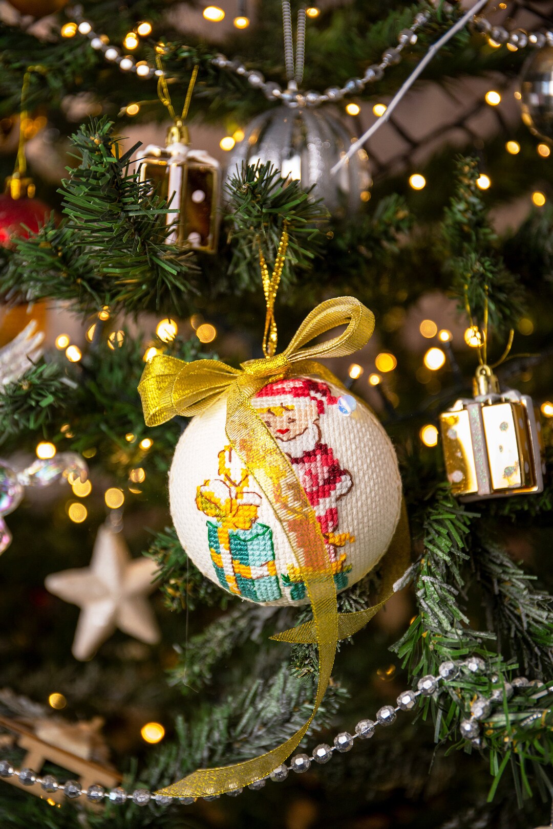 Christmas Baubles Sewn Onto Gauze,a Unique Gift That Remains a Memory ...