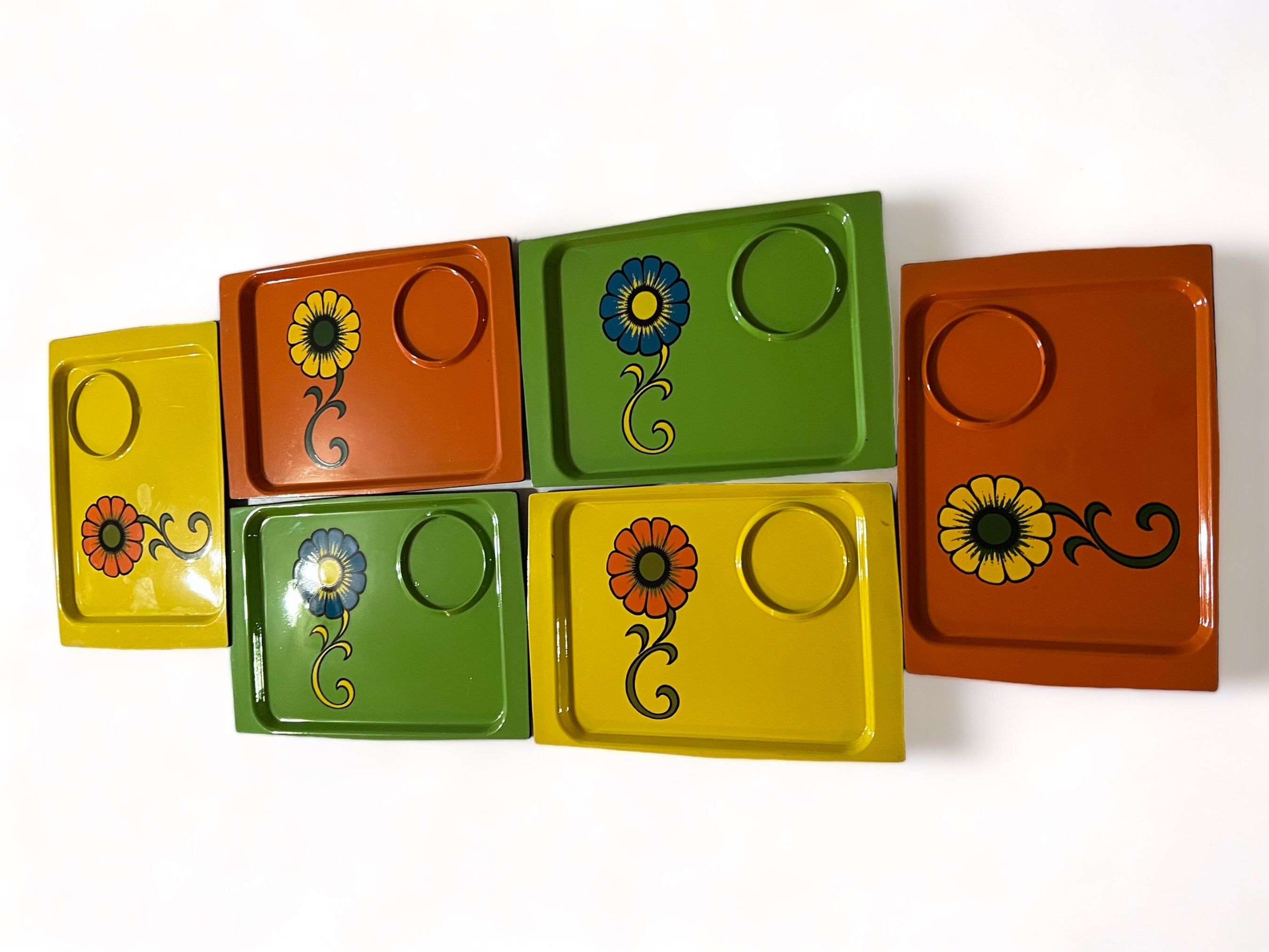 70s Snack 6 Trays, 2 Orange, 2 Yellow and 2 Olive Green With a Yellow ...
