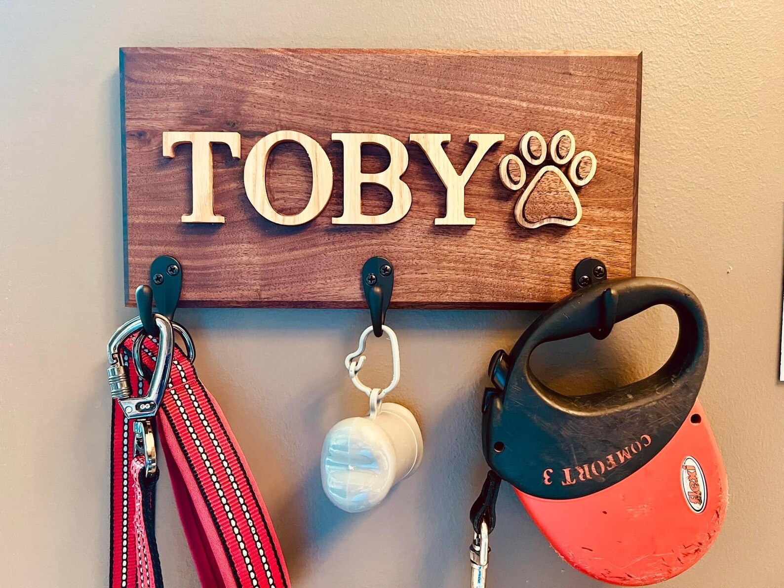 Personalized Dog Leash Sign With Hooks - Etsy