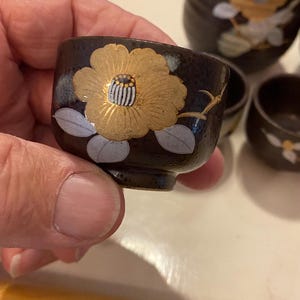 Vintage Beautiful Japanese Sake Set 2 Floral Decor Bottles and 5 Sake ...