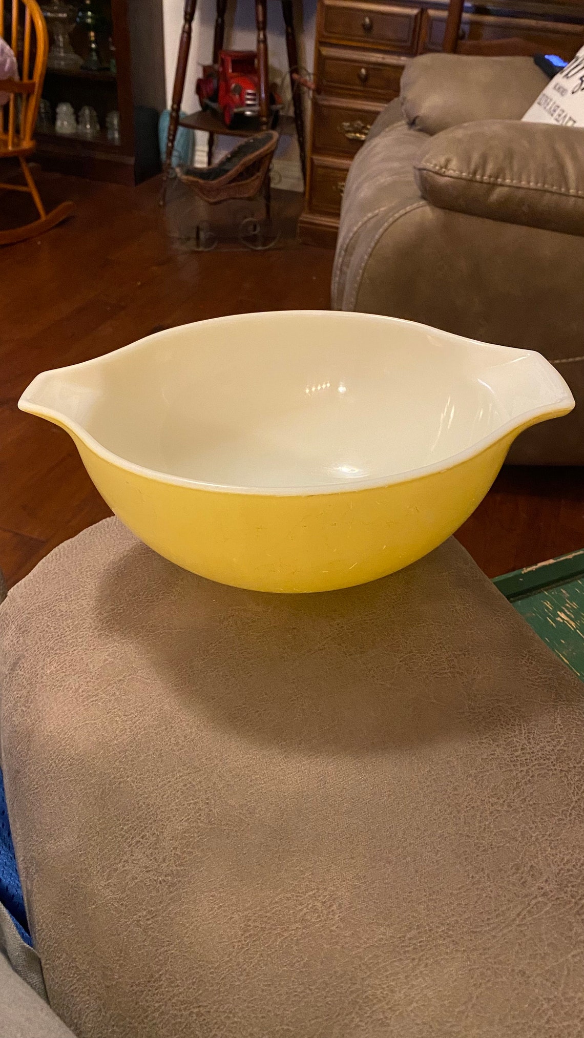 Vintage 1950’s 2 1/2 Quart PYREX Yellow Mixing Bowl With Signs of Well ...