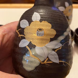 Vintage Beautiful Japanese Sake Set 2 Floral Decor Bottles and 5 Sake ...