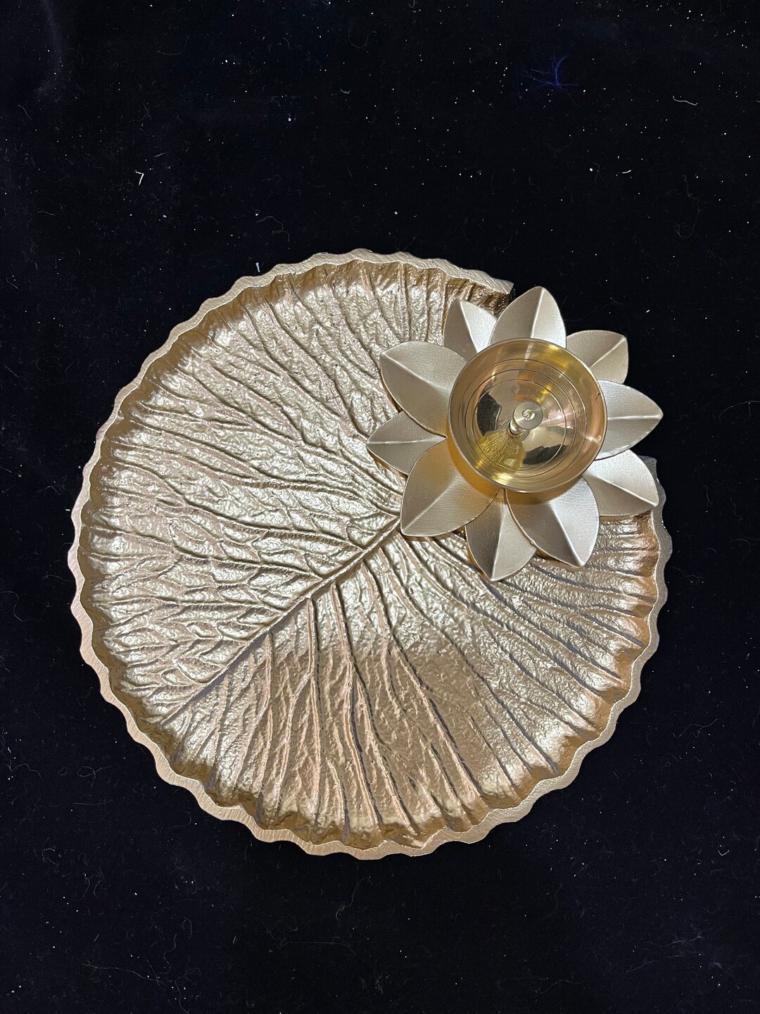 Pooja Thali / Prayer Plate / in Built Lamp / 7 Inch Diameter / Leaf ...