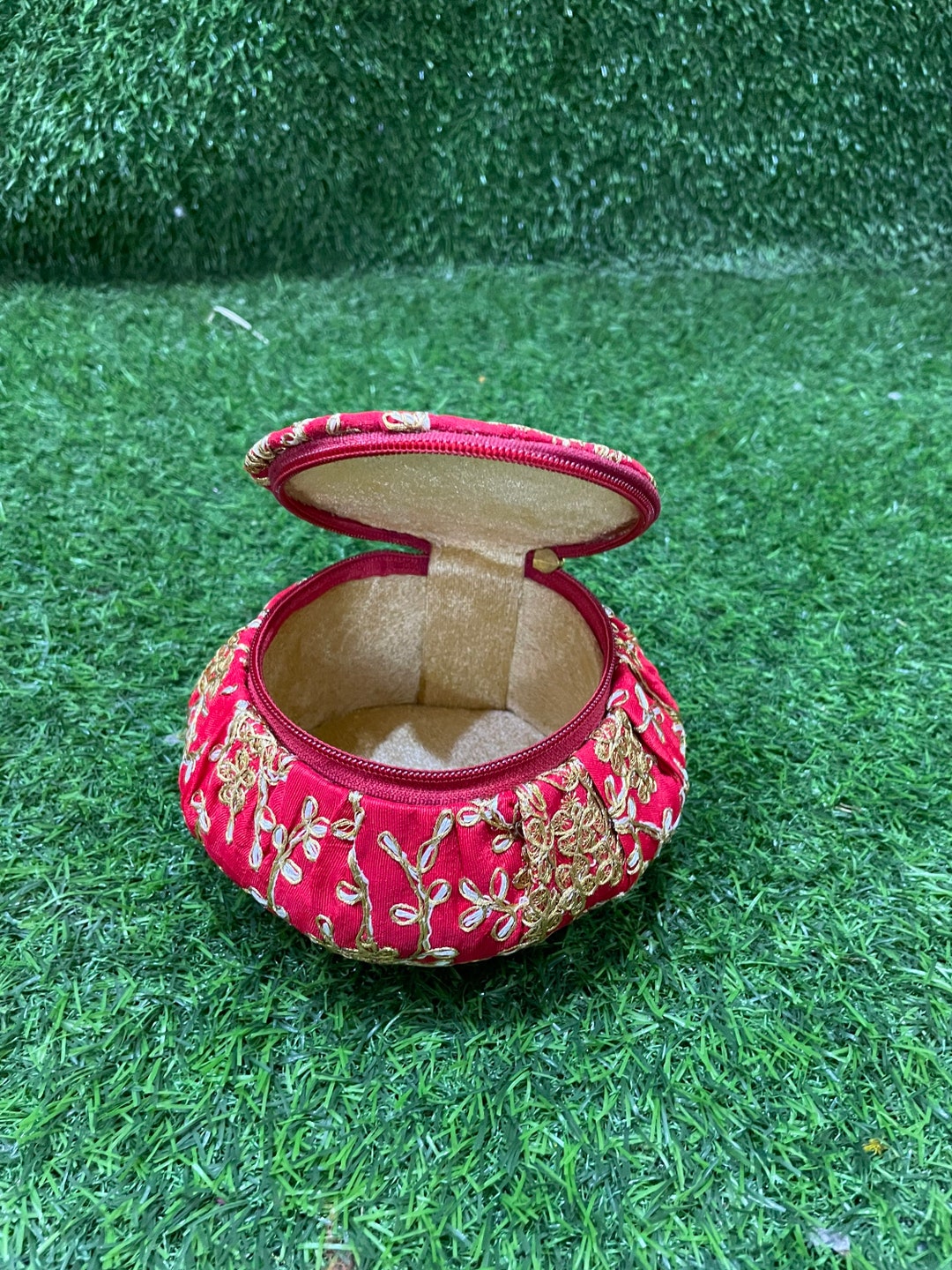 Beautiful Laddu Gopal Handmade Shringar Basket / Round Radha Krishna ...