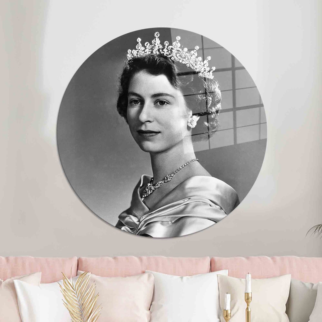 Glass Art Wall Decor, Glass Wall Art, Queen Elizabeth II, Queen ...