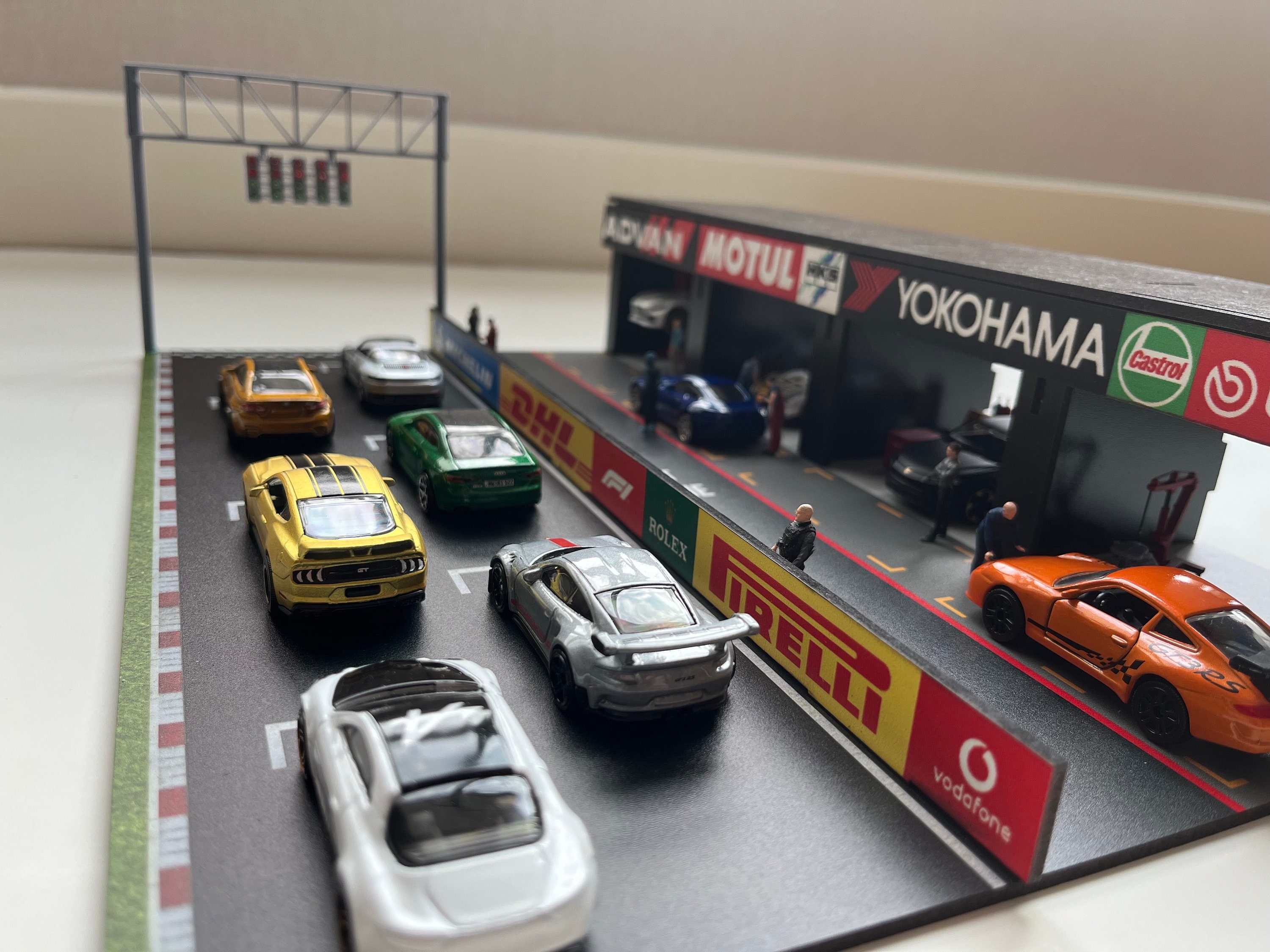 Racing Pit Lane Race Grid Car Garage Parking Diorama for Hotwheels ...