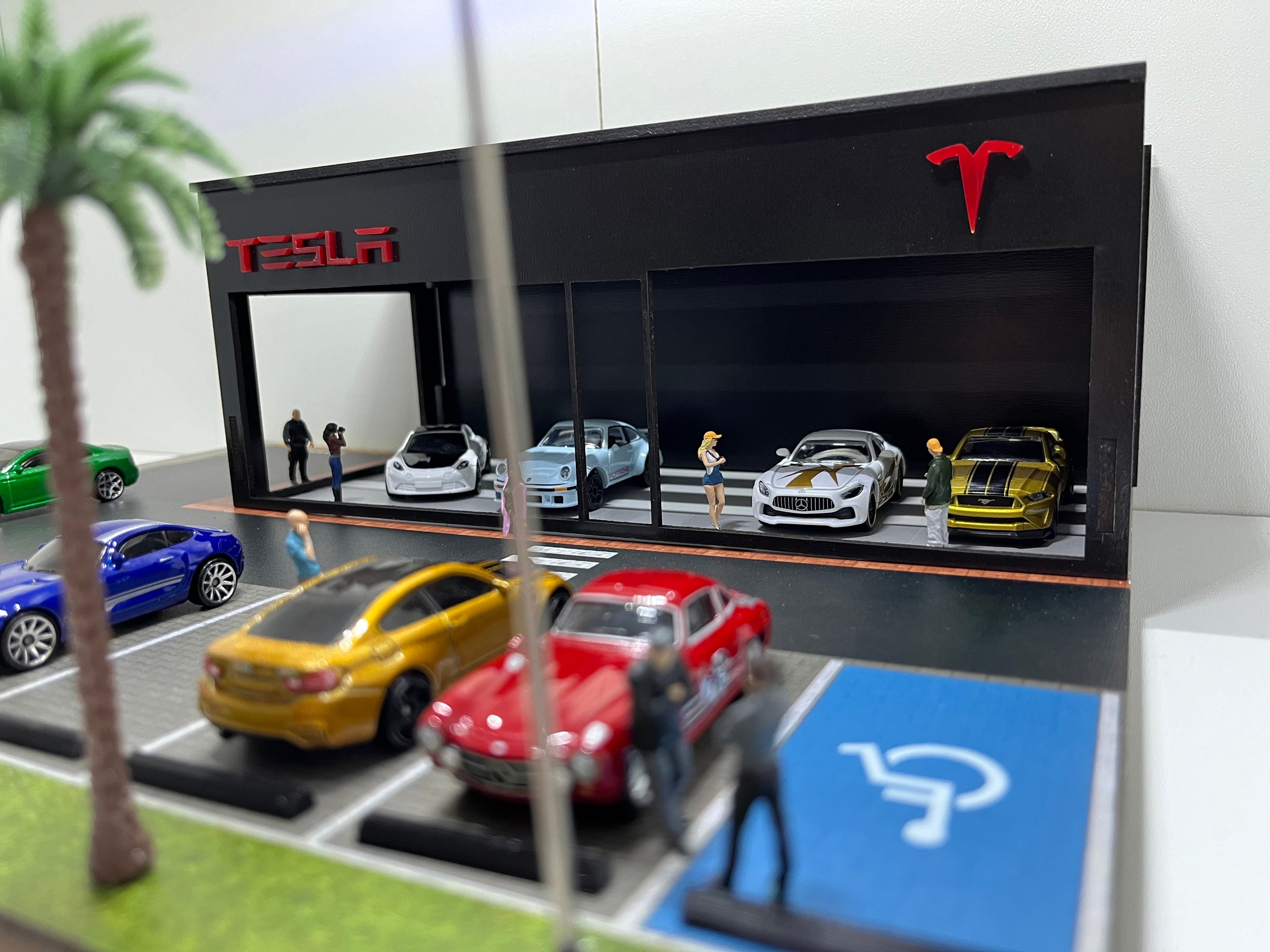 1:64 Scale Tesla Showrrom Diorama for Hotwheels Matchbox Minigt ...