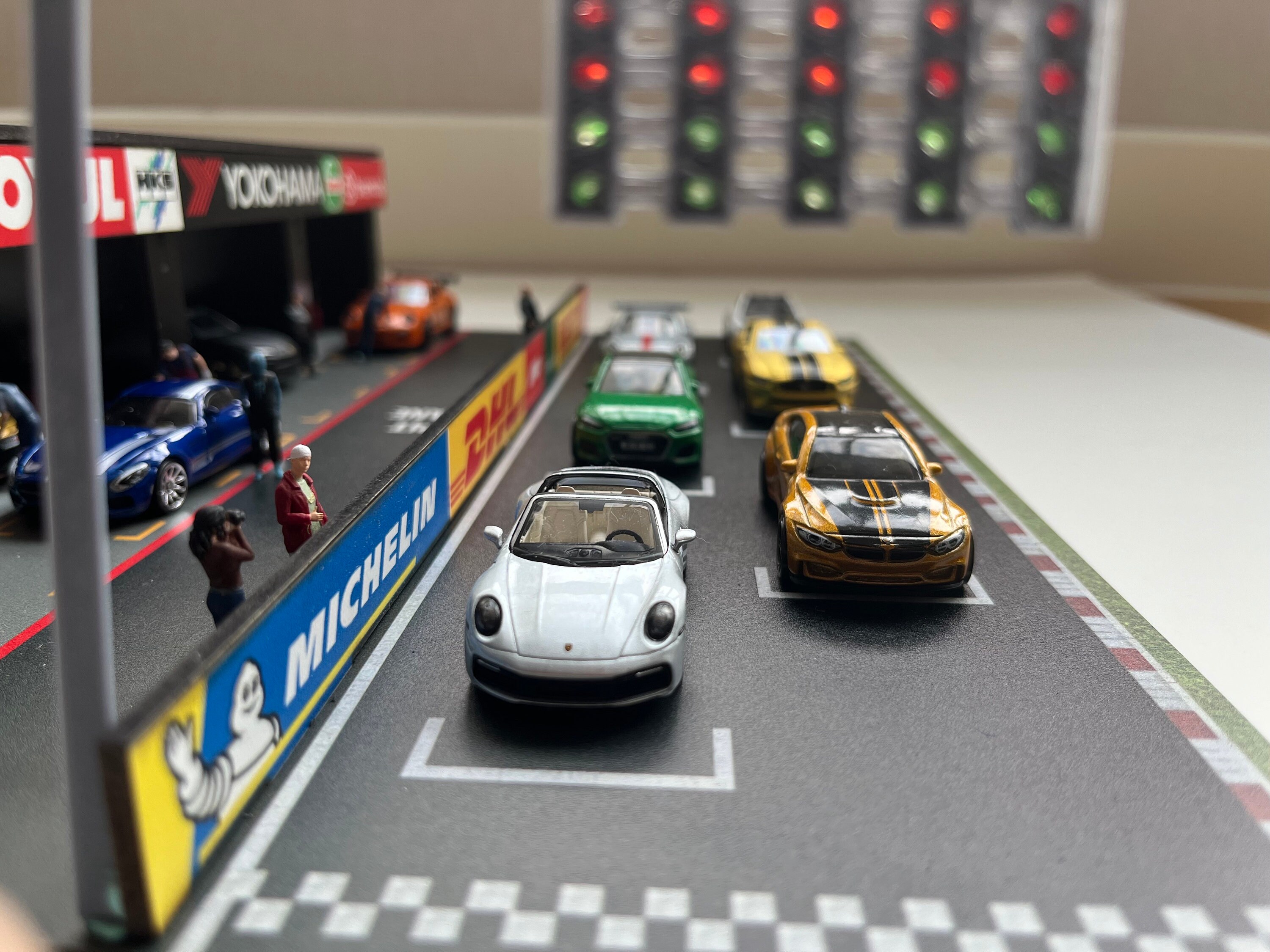 Racing Pit Lane Race Grid Car Garage Parking Diorama for Hotwheels ...