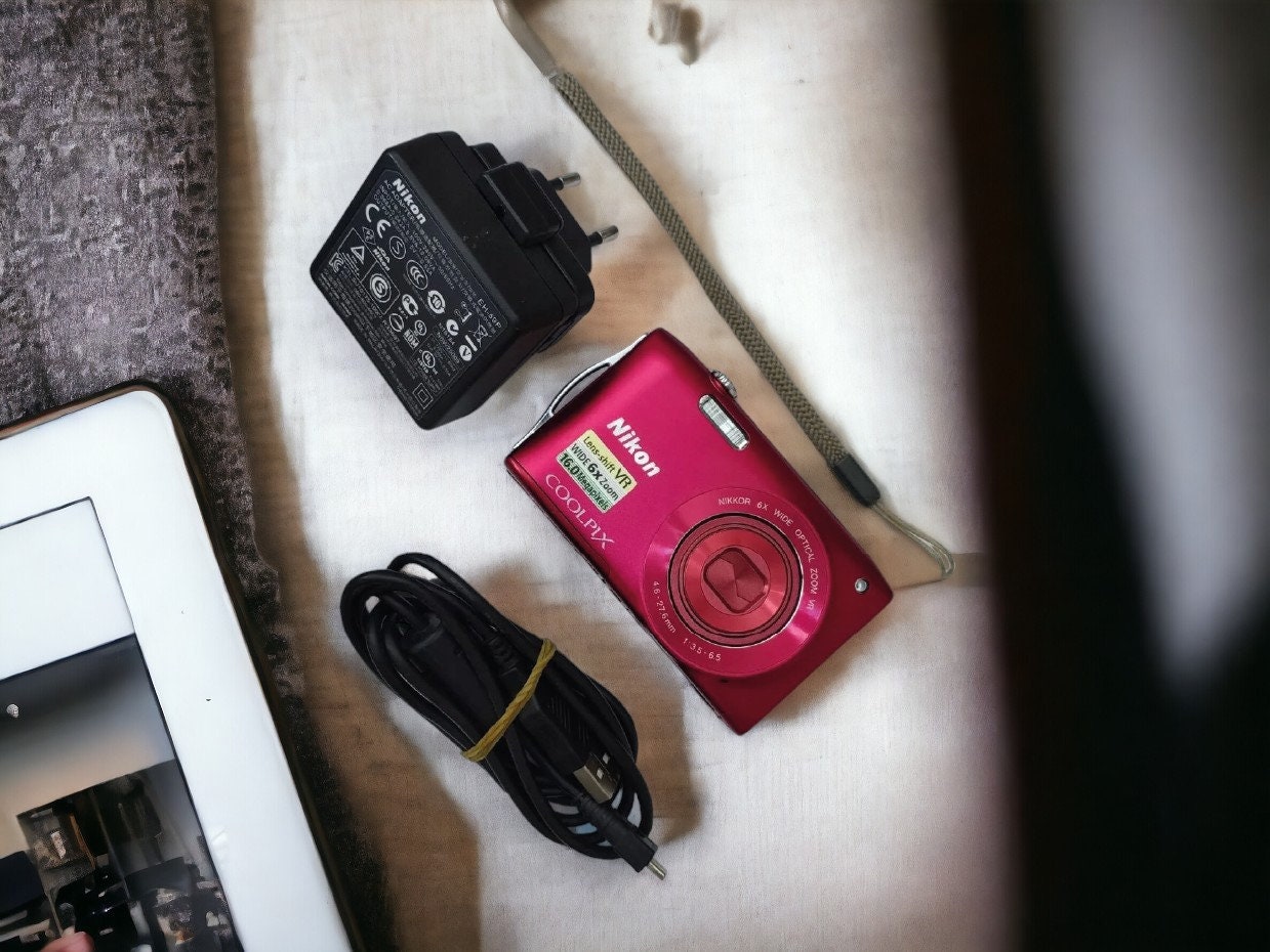 Nikon Coolpix S3300 Digital Camera Radiant Red Compact Camera 16MP, 6x ...