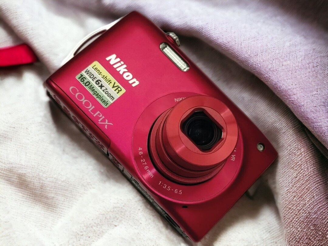 Nikon Coolpix S3300 Digital Camera Radiant Red Compact Camera 16MP, 6x ...