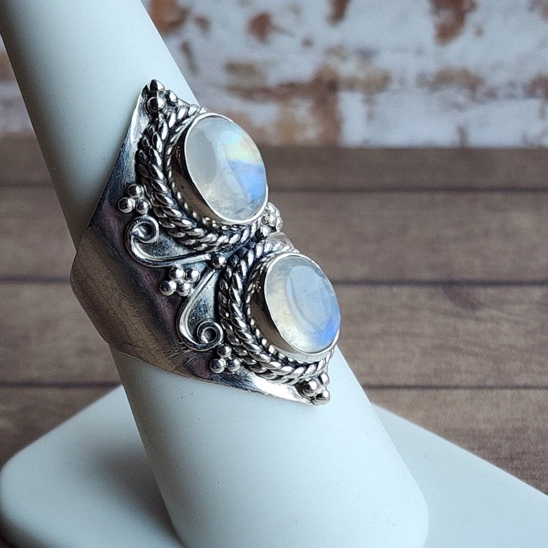 Vintage Silver and Moonstone Ring - Etsy
