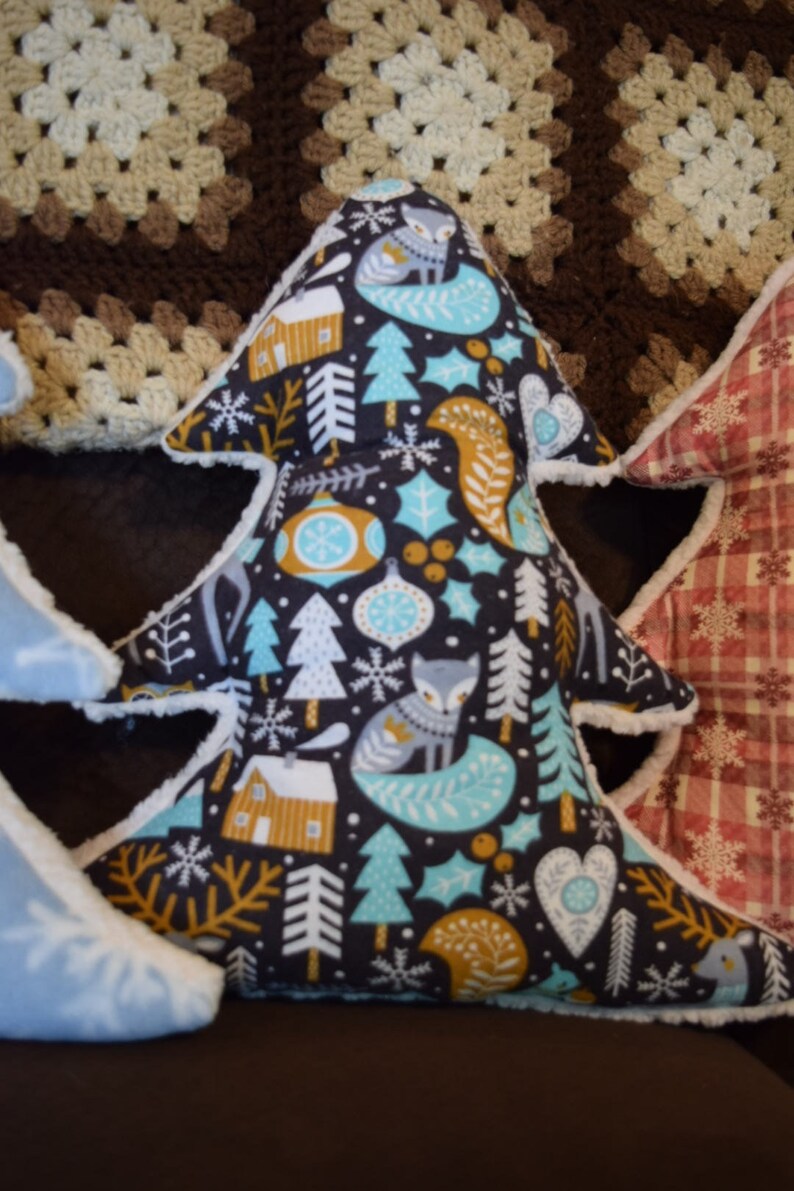 Christmas Tree-shaped Pillow, Plush Sherpa Christmas Tree Pillows ...
