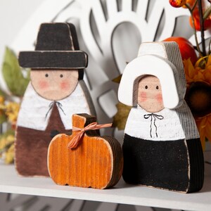 Rustic Wood Pilgrim Couple: Farmhouse Thanksgiving Decor - Etsy