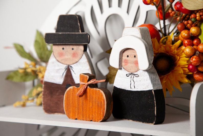 Rustic Wood Pilgrim Couple: Farmhouse Thanksgiving Decor - Etsy