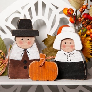 Rustic Wood Pilgrim Couple: Farmhouse Thanksgiving Decor - Etsy