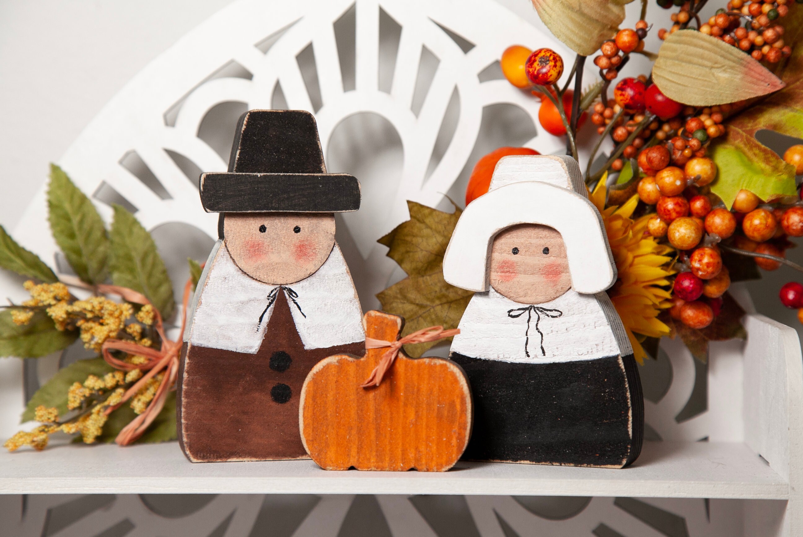 Rustic Wood Pilgrim Couple: Farmhouse Thanksgiving Decor - Etsy