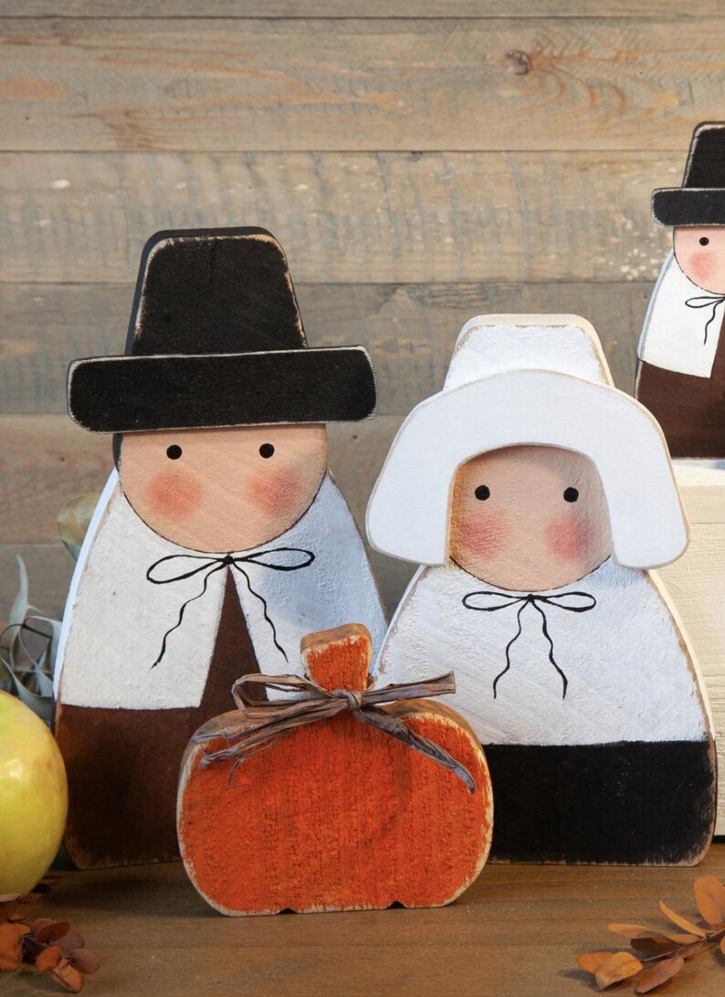 Rustic Wood Pilgrim Couple: Farmhouse Thanksgiving Decor - Etsy