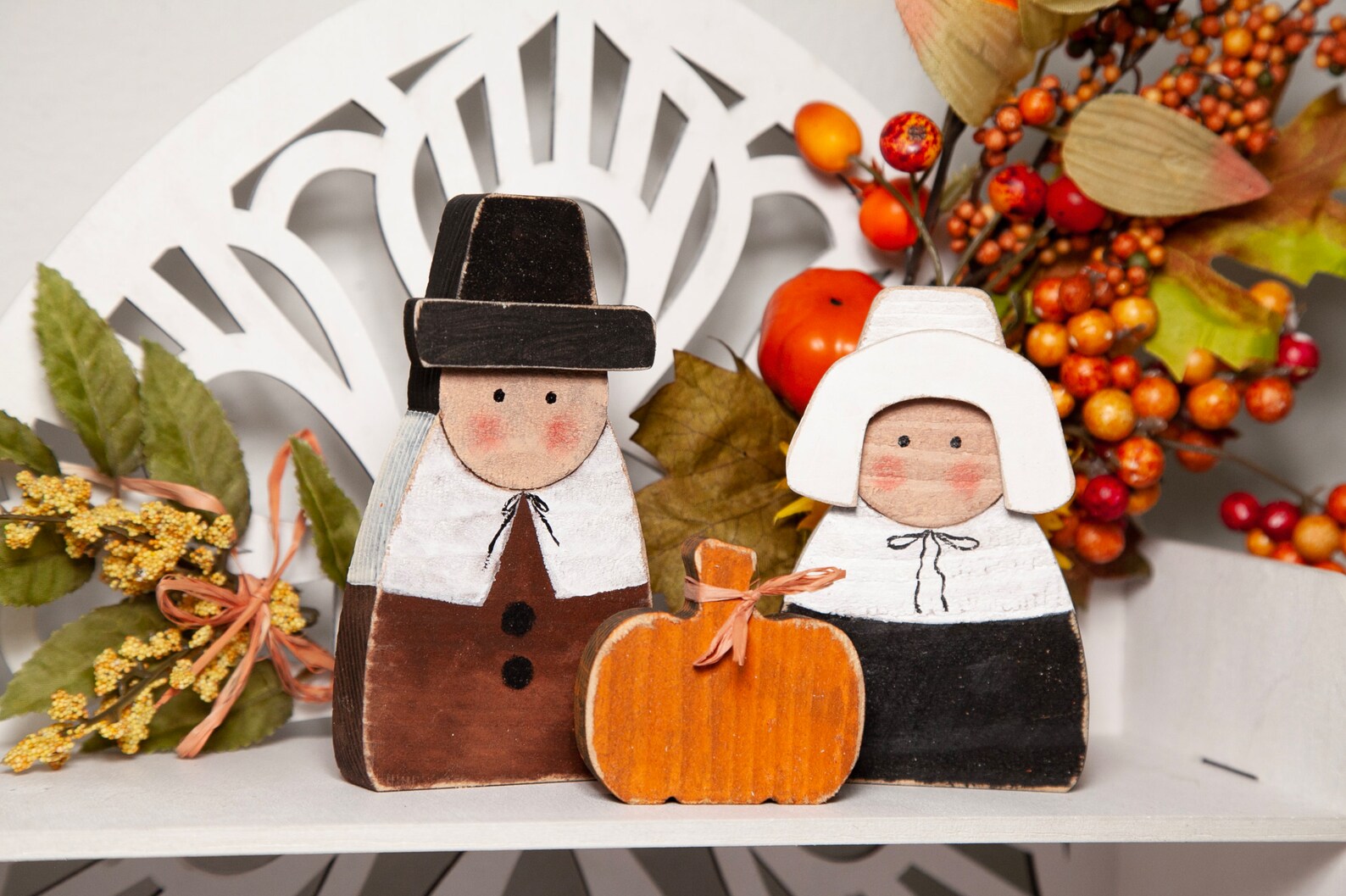 Rustic Wood Pilgrim Couple: Farmhouse Thanksgiving Decor - Etsy