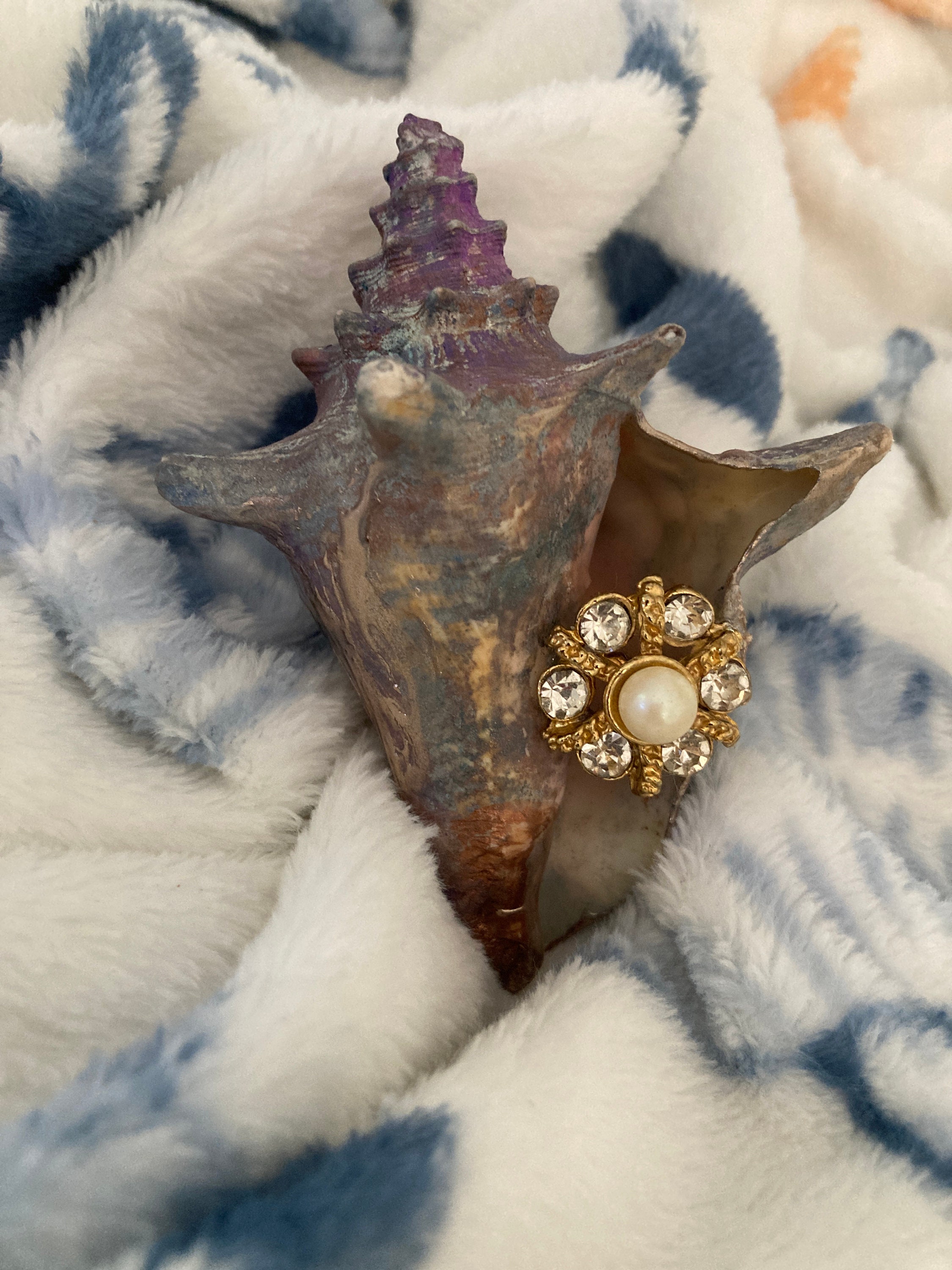 Vintage Jewelry on Hand Painted Shell/ Glass Crystal Cubic Zirconia ...