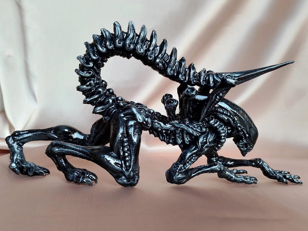 Hand-painted 25 Cm Alien Xenomorph Figure Iconic Sci-fi Creature ...