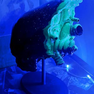 ALIEN XENOMORPH TROPHY Ripped Head / Fluorescent Painted 3D Model 25cm ...