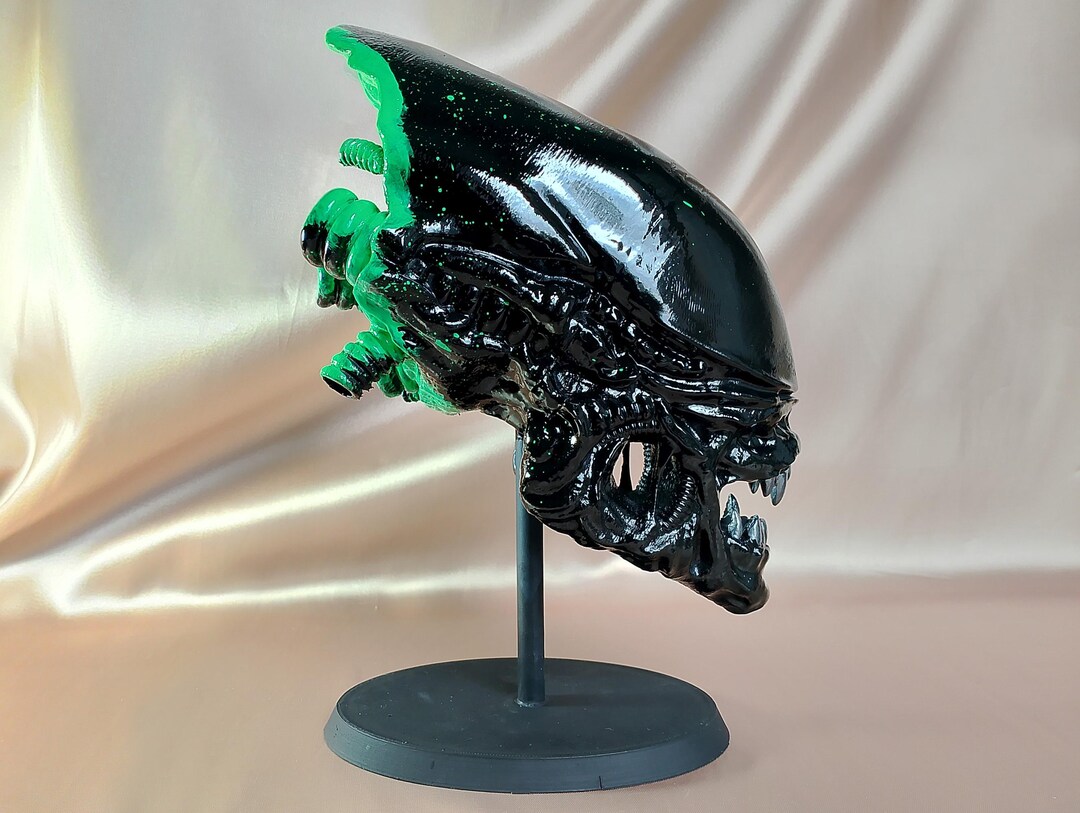 ALIEN XENOMORPH TROPHY Ripped Head / Fluorescent Painted 3D Model 25cm ...