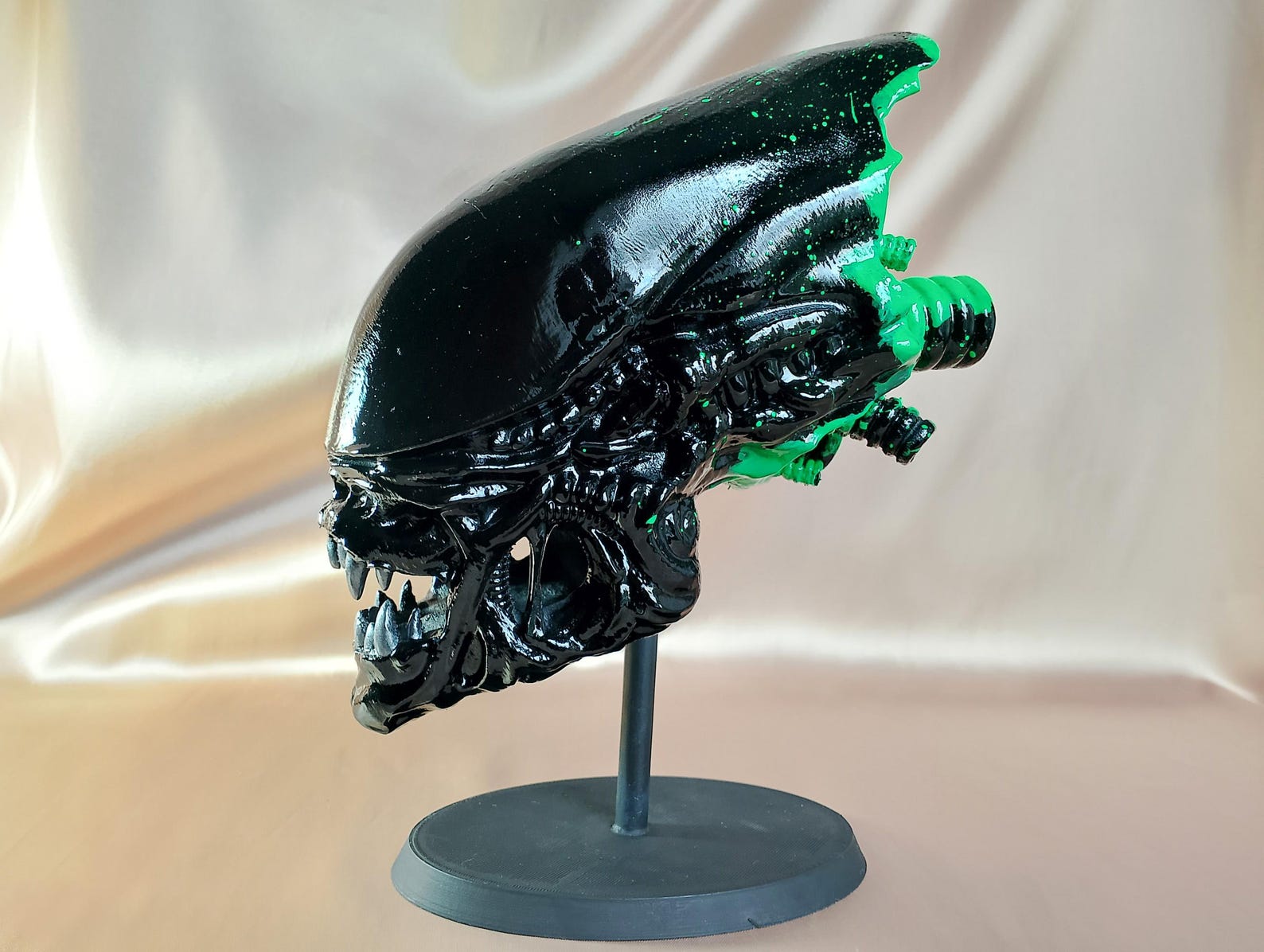ALIEN XENOMORPH TROPHY Ripped Head / Fluorescent Painted 3D Model 25cm ...